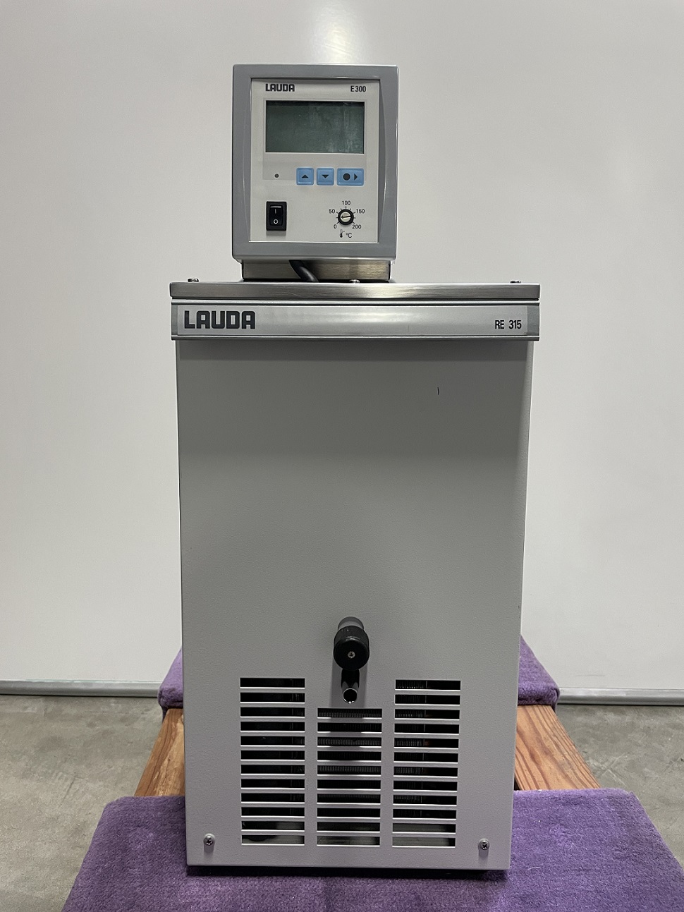Lauda E300 Immersion Circulator with RE315 Bath - LabTrader Inc.
